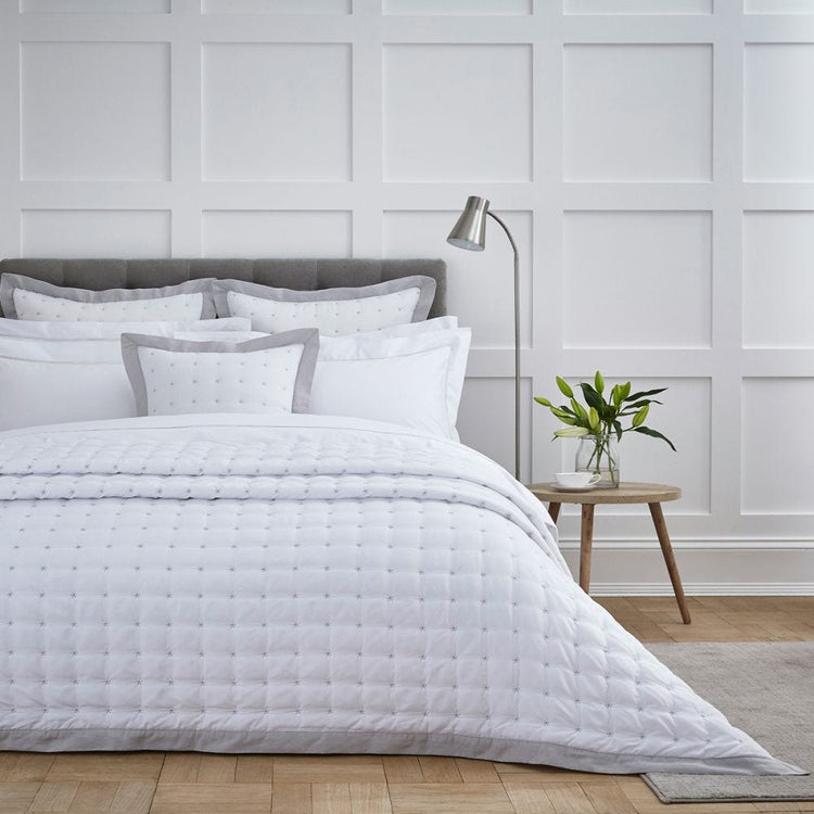 10 White Bedroom Ideas: Design Tips To Create a Bedroom You'll Love – DUSK