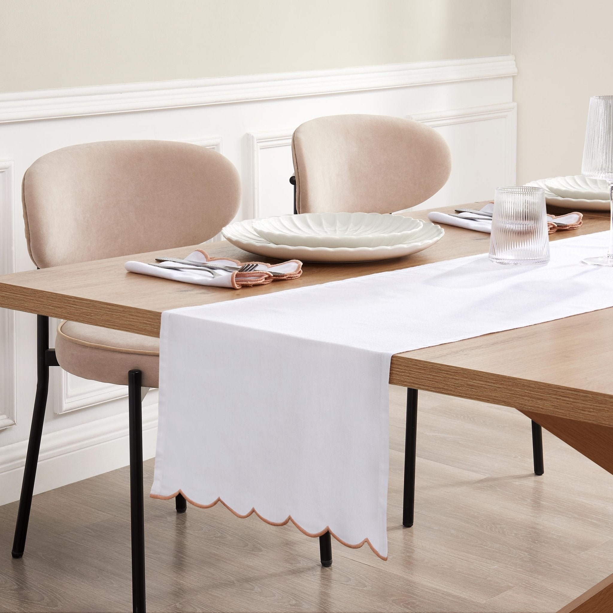 Amor Scallop Edge Table Runner - Pink Sand – DUSK