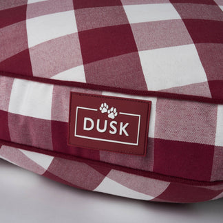 Beau Gingham Love Heart Dog Bed - White/Red – DUSK