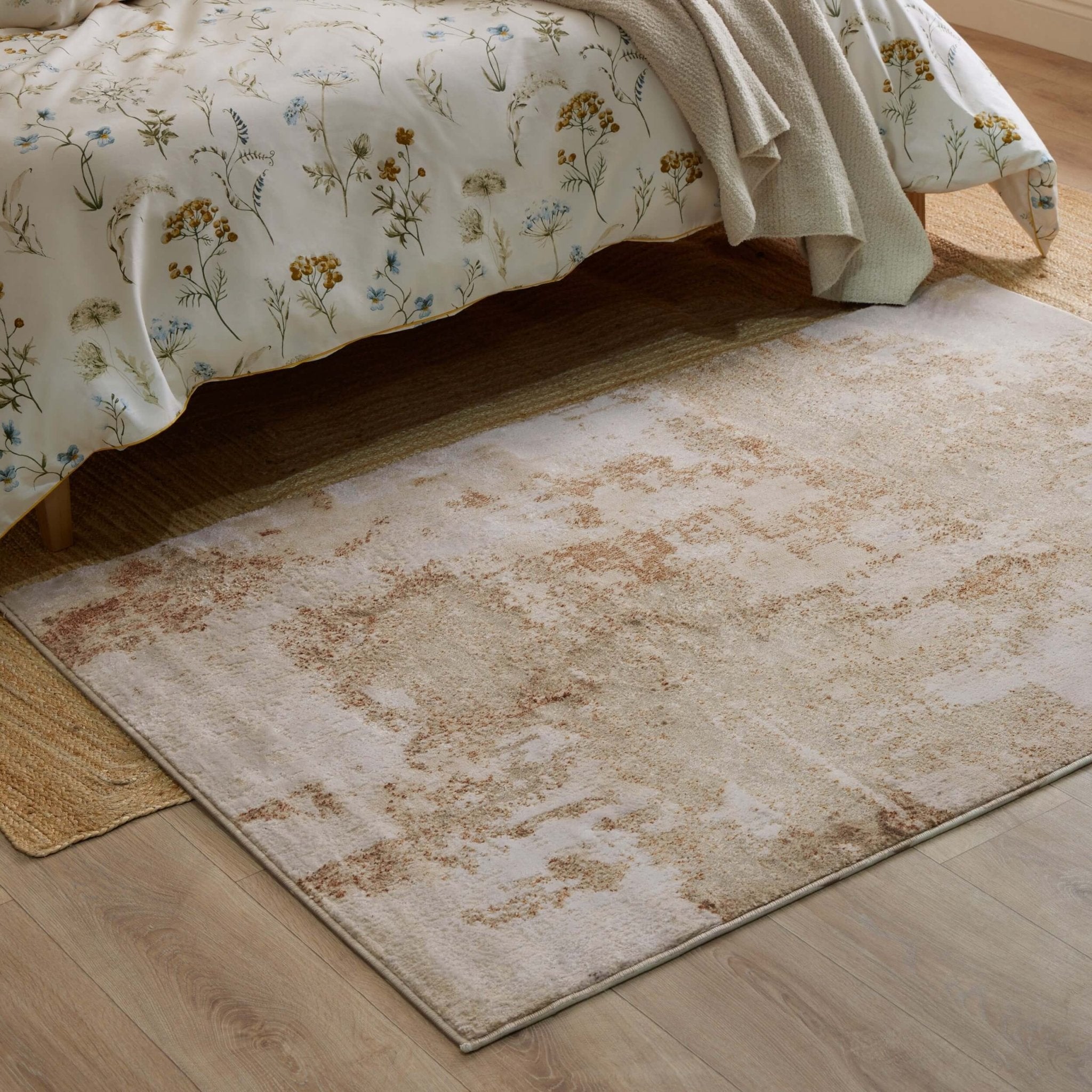 Kaia Faded Rug - Natural/Gold – DUSK